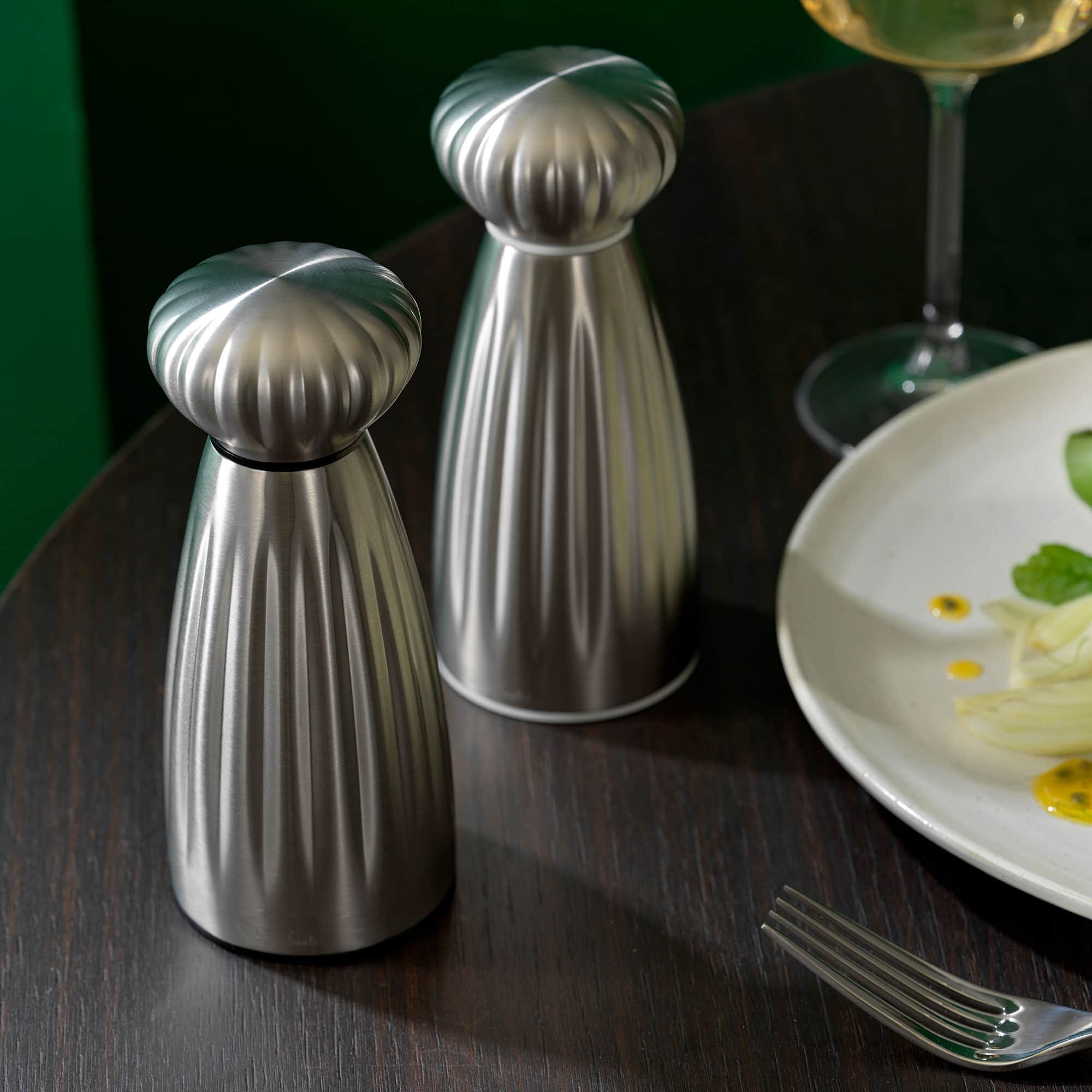 Robert welch Robert Welch Palm Satin Salt- og peberkværn med fad 17 cm ...